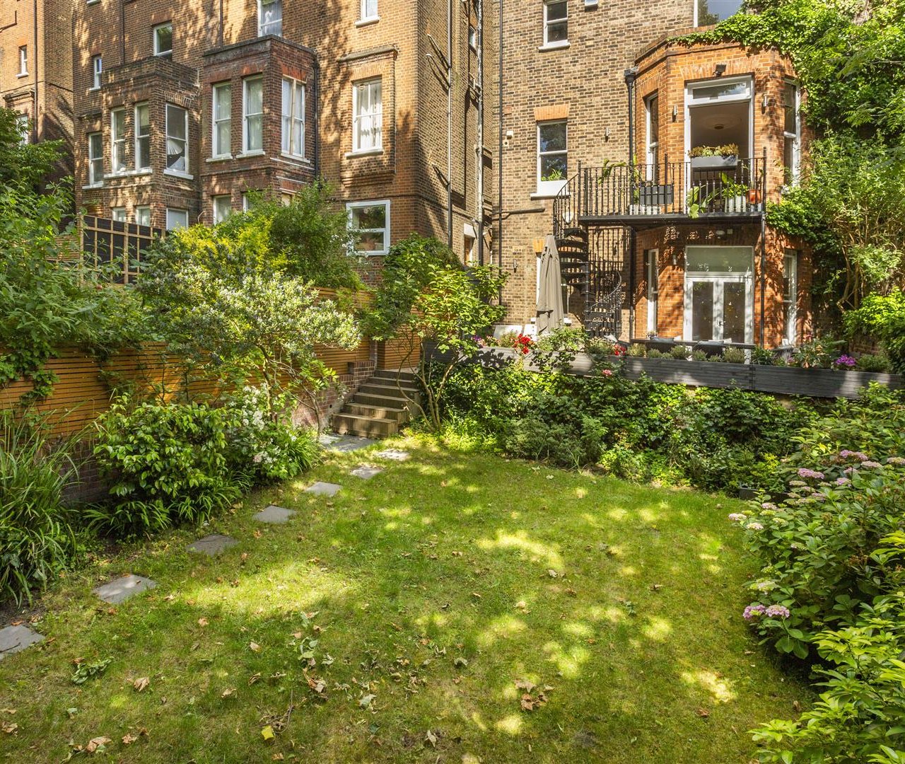 Netherhall Gardens Hampstead NW3 5RL | TK International